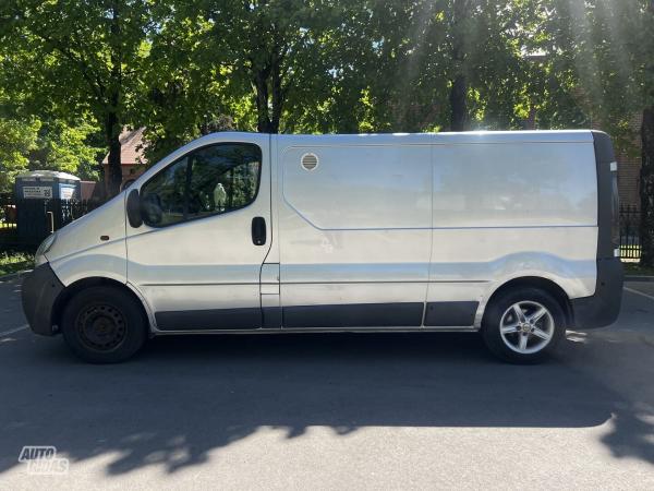 Grey Opel Vivaro 2002 in Silute, with an engine capacity of 1.90 L and mileage of 442 thousand km for 1850 €, photo 3 on AUTOMOTO.COM.LV