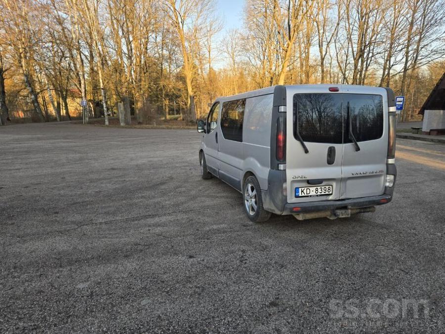 Grey Opel Vivaro 2003 in Jelgava, with an engine capacity of 2.50 L and mileage of 340 thousand km for 2100 €, photo 1 on AUTOMOTO.COM.LV