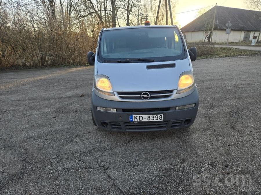 Grey Opel Vivaro 2003 in Jelgava, with an engine capacity of 2.50 L and mileage of 340 thousand km for 2100 €, photo 5 on AUTOMOTO.COM.LV