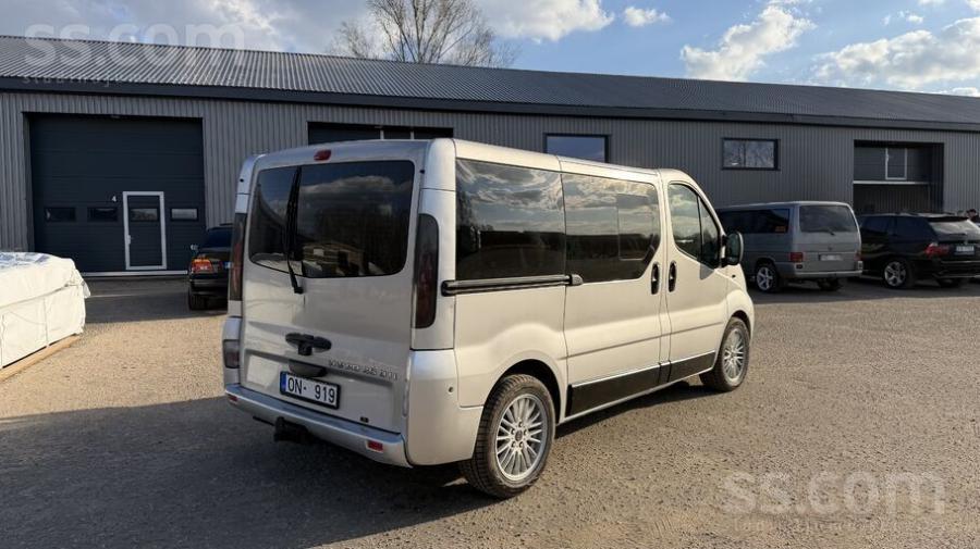 Pelēks Opel Vivaro 2004 Cēsis, ar dzinēja tilpumu 2.50 L un nobraukumu 420 tūkst. km par 5500 €, foto 3 vietnē AUTOMOTO.COM.LV