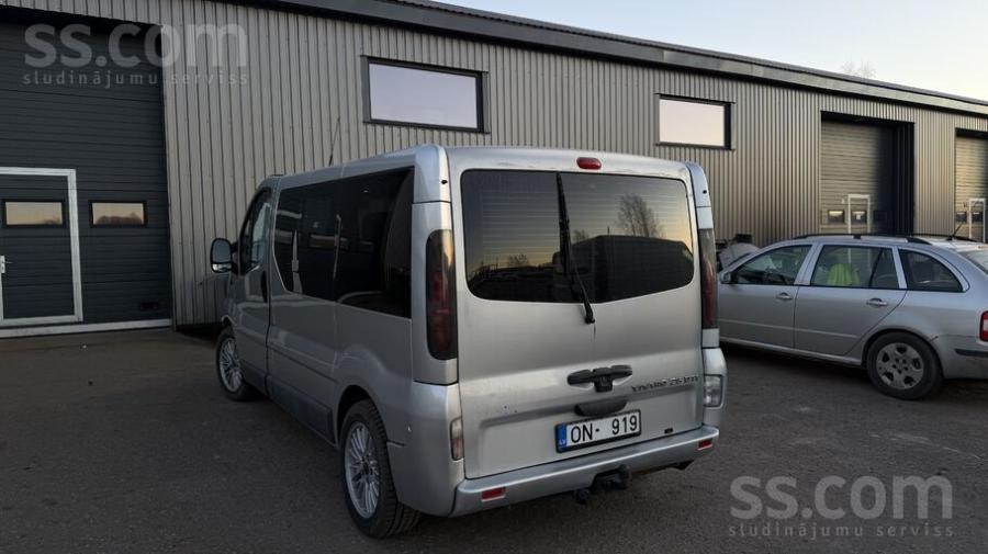 Pelēks Opel Vivaro 2004 Cēsis, ar dzinēja tilpumu 2.50 L un nobraukumu 420 tūkst. km par 5500 €, foto 6 vietnē AUTOMOTO.COM.LV