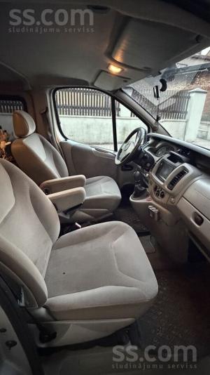 Pelēks Opel Vivaro 2004 Cēsis, ar dzinēja tilpumu 2.50 L un nobraukumu 420 tūkst. km par 5500 €, foto 7 vietnē AUTOMOTO.COM.LV