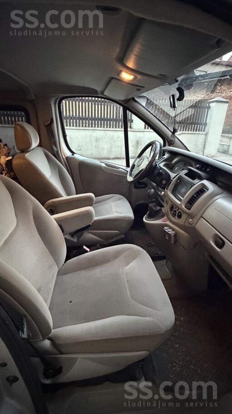 Pelēks Opel Vivaro 2004 Cēsis, ar dzinēja tilpumu 2.50 L un nobraukumu 420 tūkst. km par 5500 €, foto 7 vietnē AUTOMOTO.COM.LV