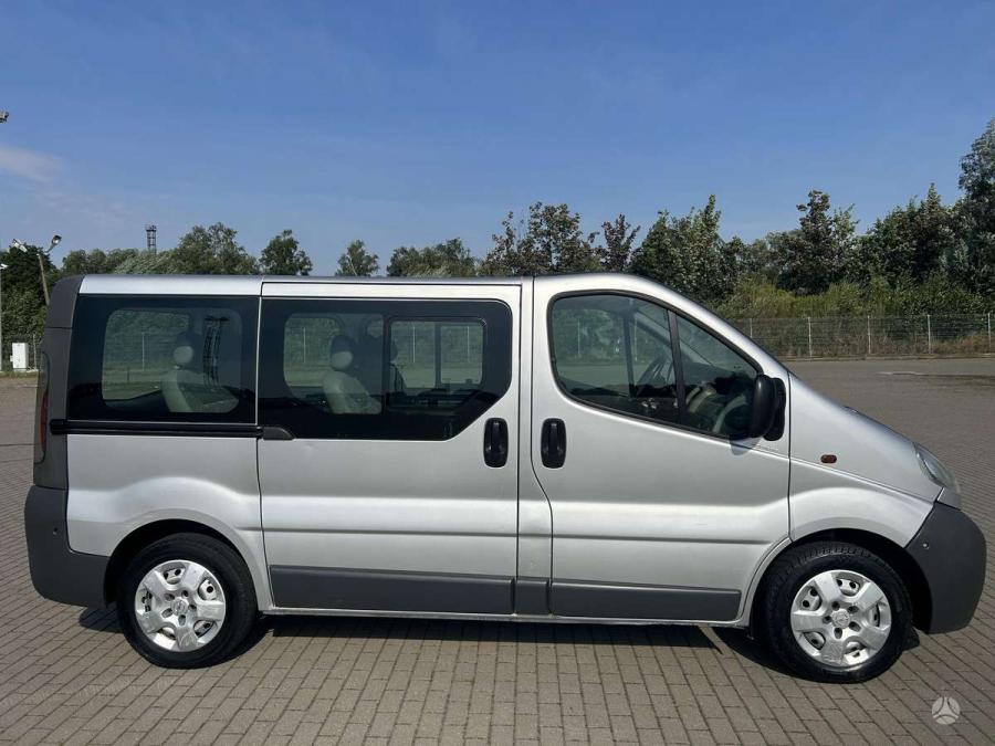 Pelēks Opel Vivaro 2005 Marijampole, ar dzinēja tilpumu 1.87 L un nobraukumu 276 tūkst. km par 4650 €, foto 5 vietnē AUTOMOTO.COM.LV