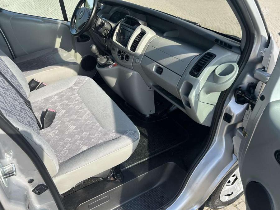 Pelēks Opel Vivaro 2005 Marijampole, ar dzinēja tilpumu 1.87 L un nobraukumu 276 tūkst. km par 4650 €, foto 24 vietnē AUTOMOTO.COM.LV