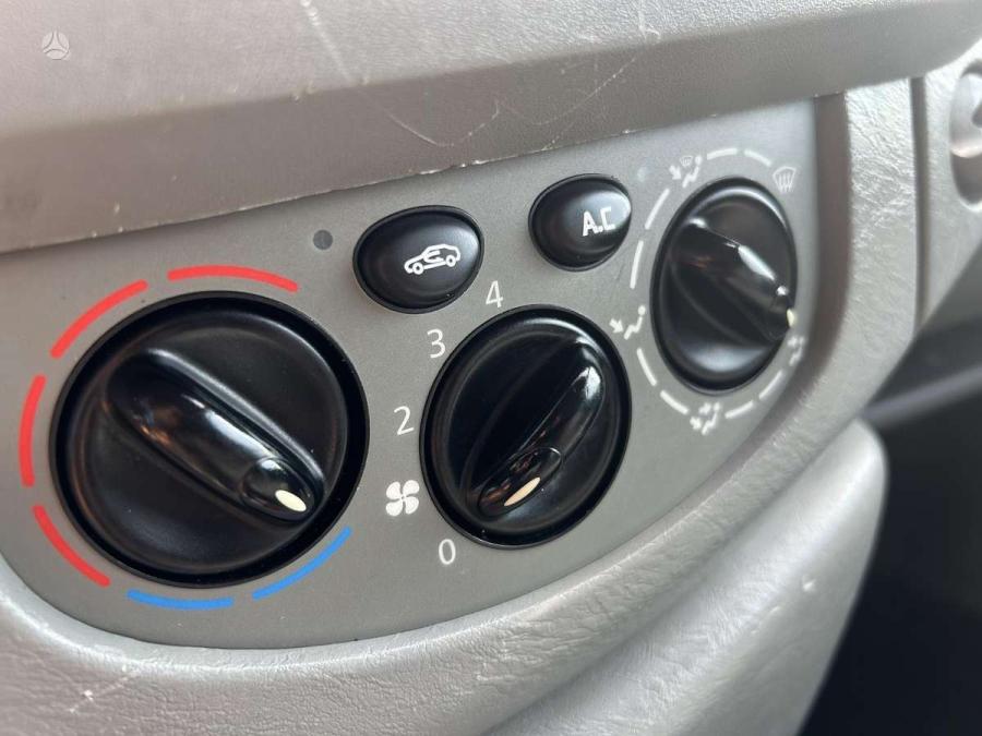 Pelēks Opel Vivaro 2005 Marijampole, ar dzinēja tilpumu 1.87 L un nobraukumu 276 tūkst. km par 4650 €, foto 33 vietnē AUTOMOTO.COM.LV