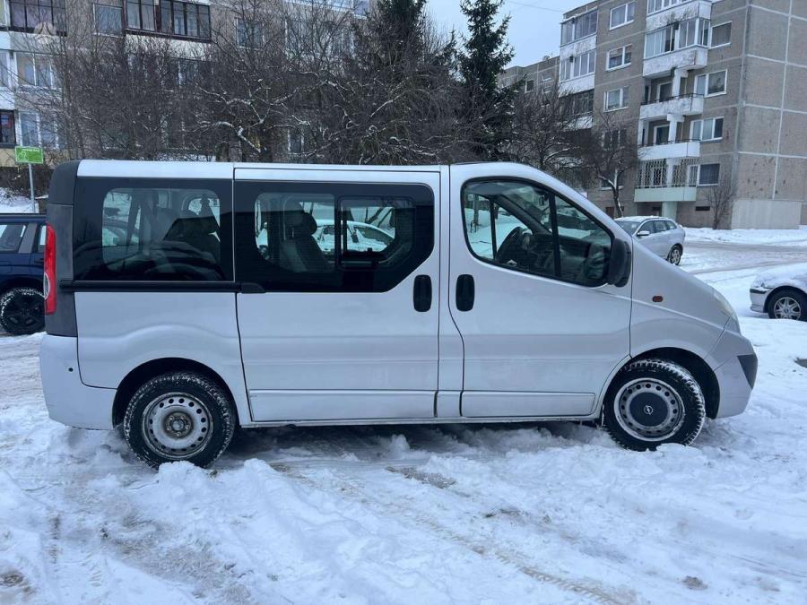 Grey Opel Vivaro 2006 in Vilnius, with an engine capacity of 2.00 L and mileage of 271 thousand km for 5350 €, photo 4 on AUTOMOTO.COM.LV
