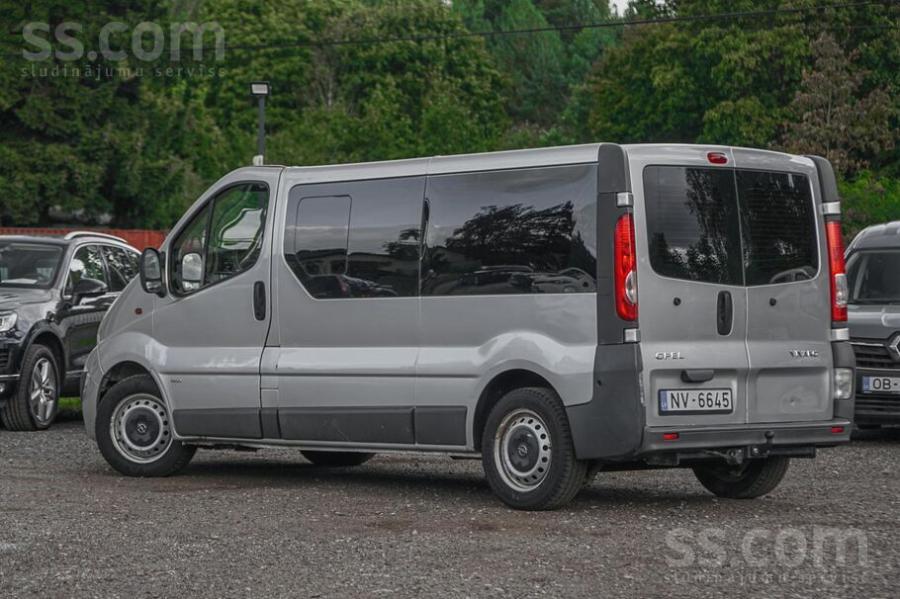 Grey Opel Vivaro 2007 in Riga, with an engine capacity of 2.00 L and mileage of 314 thousand km for 4490 €, photo 3 on AUTOMOTO.COM.LV