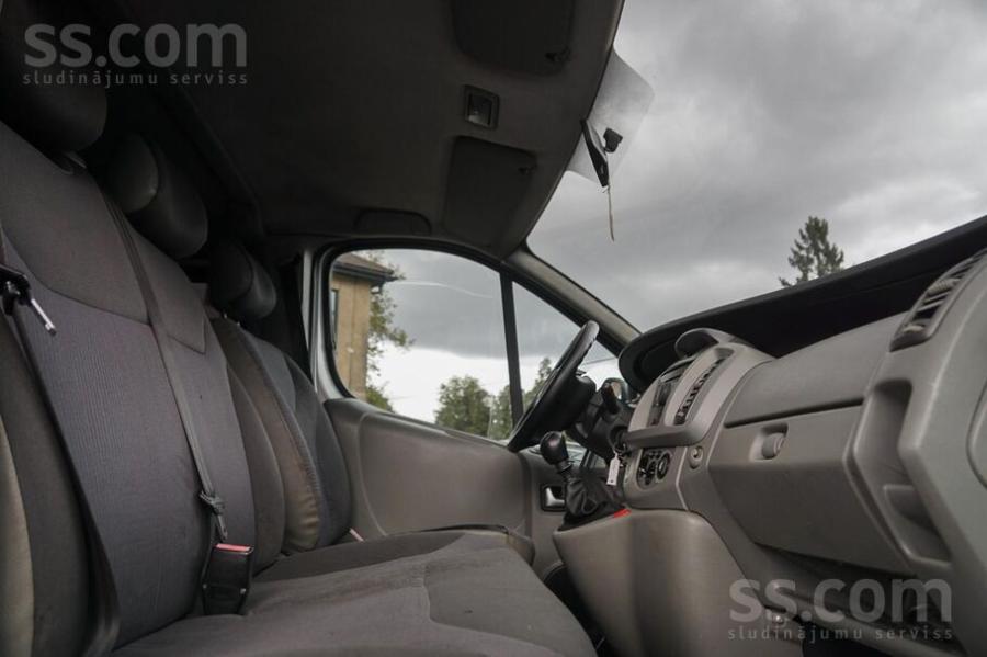 Grey Opel Vivaro 2007 in Riga, with an engine capacity of 2.00 L and mileage of 314 thousand km for 4490 €, photo 5 on AUTOMOTO.COM.LV