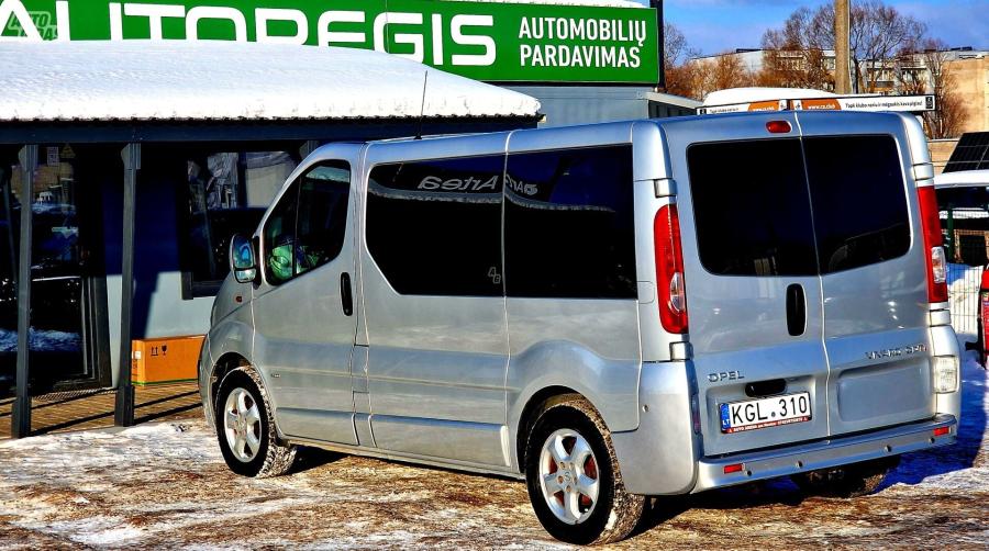 Grey Opel Vivaro 2007 in Kretinga, with an engine capacity of 2.00 L and mileage of 185 thousand km for 7499 €, photo 5 on AUTOMOTO.COM.LV
