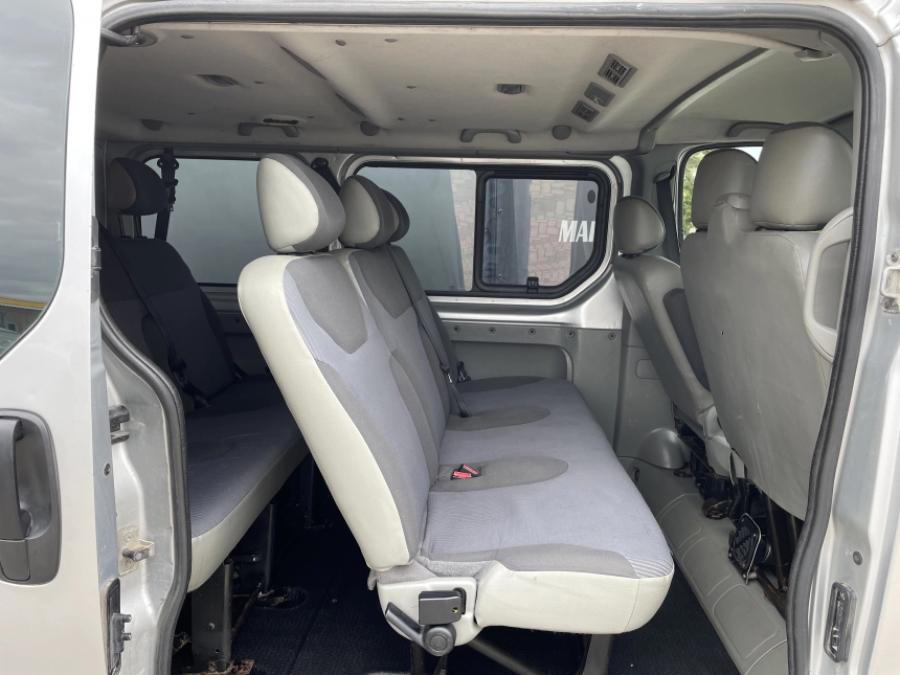 Grey Opel Vivaro 2007 in Riga, with an engine capacity of 2.00 L and mileage of 337 thousand km for 4800 €, photo 3 on AUTOMOTO.COM.LV