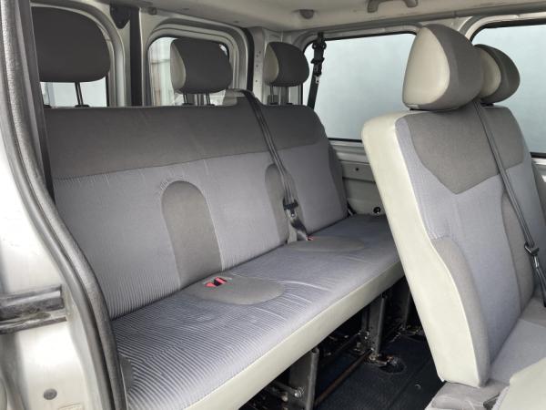 Pelēks Opel Vivaro 2007 Rīga, ar dzinēja tilpumu 2.00 L un nobraukumu 337 tūkst. km par 4800 €, foto 4 vietnē AUTOMOTO.COM.LV