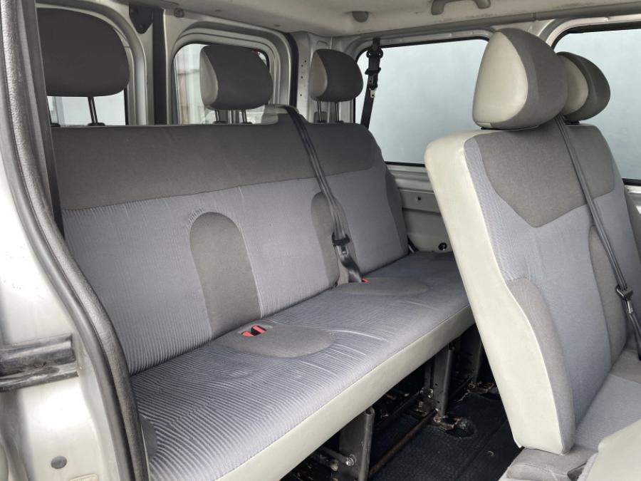 Grey Opel Vivaro 2007 in Riga, with an engine capacity of 2.00 L and mileage of 337 thousand km for 4800 €, photo 5 on AUTOMOTO.COM.LV
