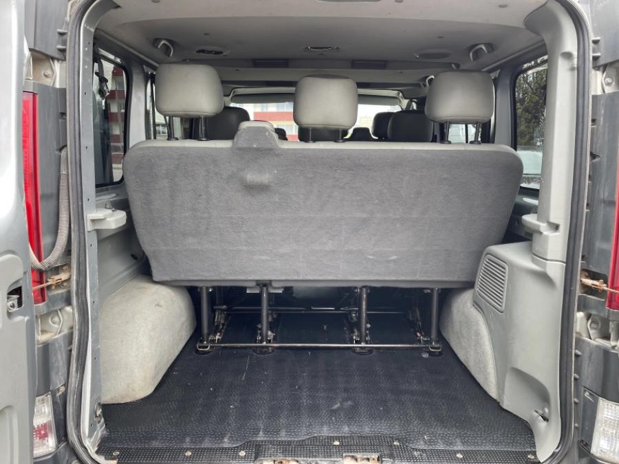 Grey Opel Vivaro 2007 in Riga, with an engine capacity of 2.00 L and mileage of 337 thousand km for 4800 €, photo 6 on AUTOMOTO.COM.LV