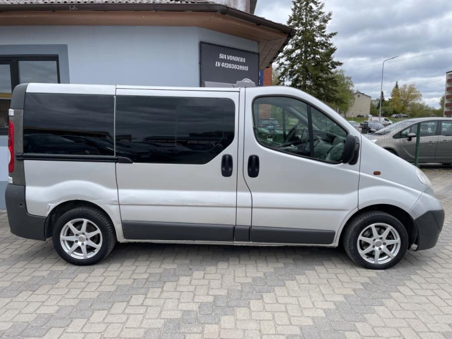 Grey Opel Vivaro 2007 in Riga, with an engine capacity of 2.00 L and mileage of 337 thousand km for 4800 €, photo 9 on AUTOMOTO.COM.LV