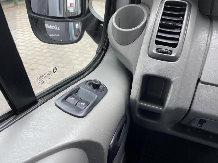 Grey Opel Vivaro 2007 in Riga, with an engine capacity of 2.00 L and mileage of 337 thousand km for 4800 €, photo 13 on AUTOMOTO.COM.LV