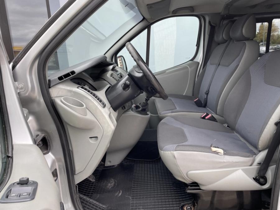 Grey Opel Vivaro 2007 in Riga, with an engine capacity of 2.00 L and mileage of 337 thousand km for 4800 €, photo 17 on AUTOMOTO.COM.LV