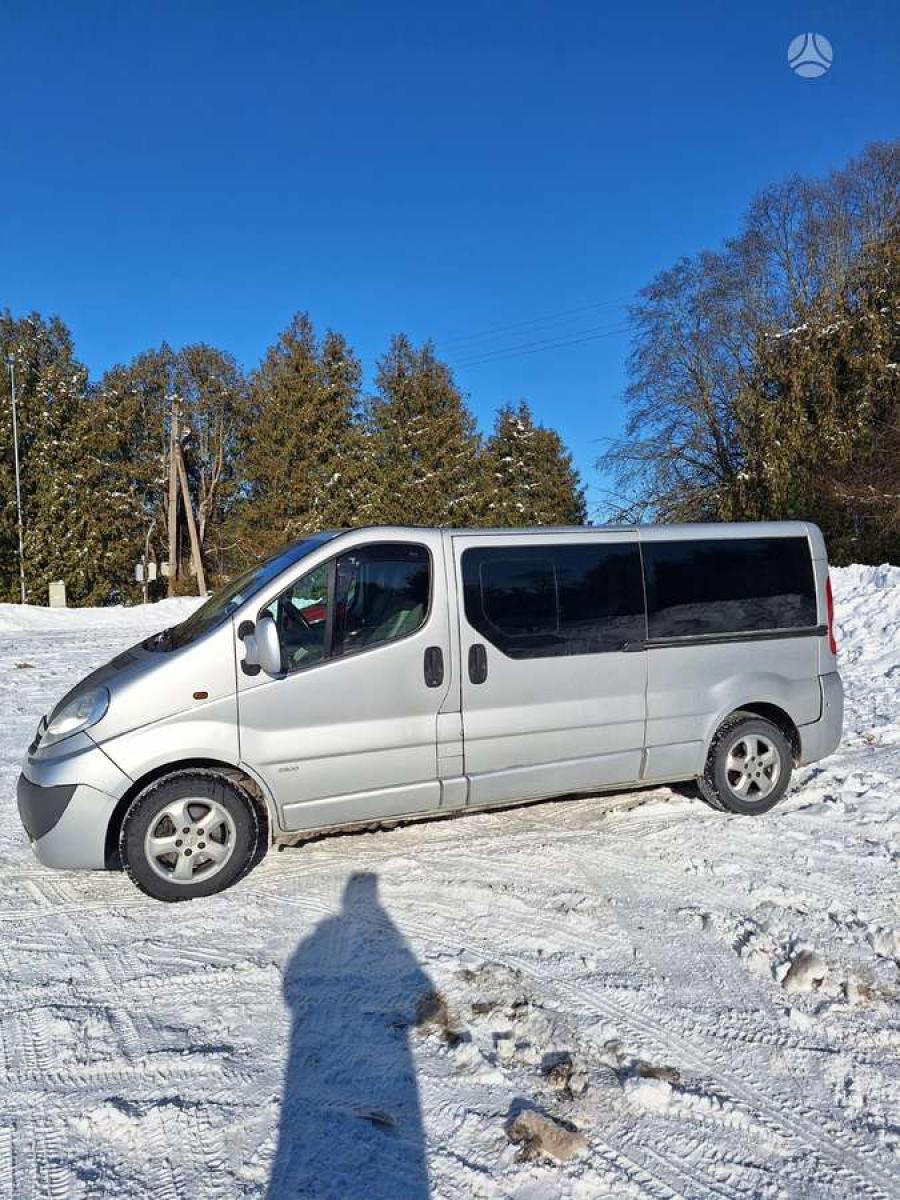 Grey Opel Vivaro 2009 in Radviliskis, with an engine capacity of 2.46 L and mileage of 388 thousand km for 6350 €, photo 5 on AUTOMOTO.COM.LV