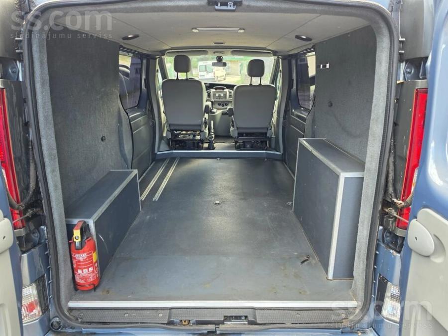 Grey Opel Vivaro 2009 in Riga, with an engine capacity of 2.50 L and mileage of 235 thousand km for 6970 €, photo 8 on AUTOMOTO.COM.LV