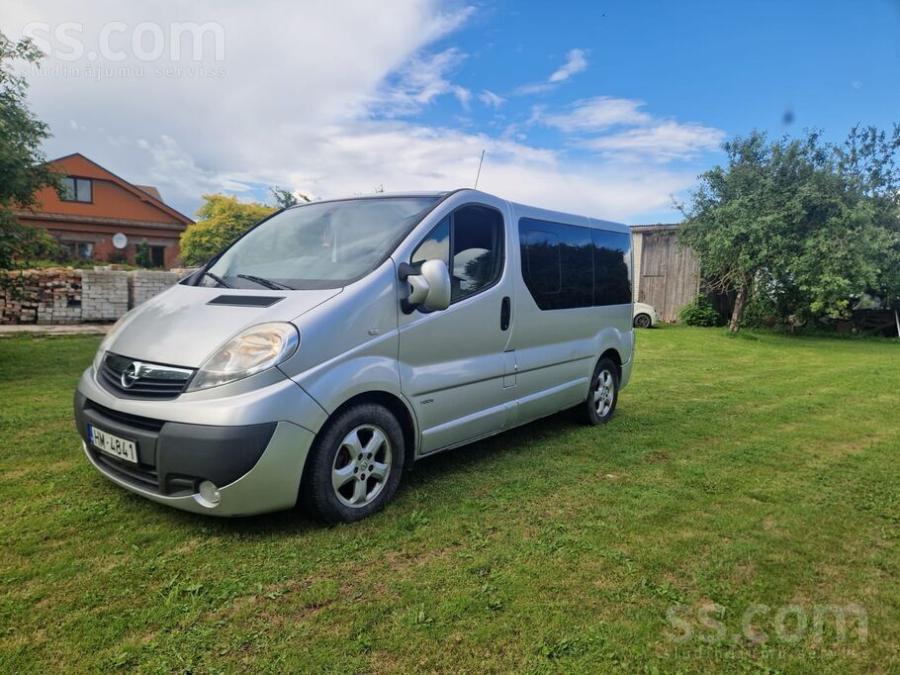 Pelēks Opel Vivaro 2010 Rīga, ar dzinēja tilpumu 2.50 L un nobraukumu 327 tūkst. km par 3550 €, foto 4 vietnē AUTOMOTO.COM.LV