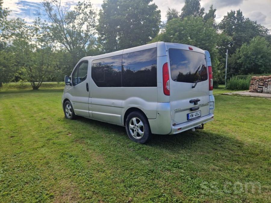 Pelēks Opel Vivaro 2010 Rīga, ar dzinēja tilpumu 2.50 L un nobraukumu 327 tūkst. km par 3550 €, foto 5 vietnē AUTOMOTO.COM.LV