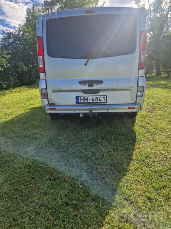 Pelēks Opel Vivaro 2010 Rīga, ar dzinēja tilpumu 2.50 L un nobraukumu 327 tūkst. km par 3550 €, foto 5 vietnē AUTOMOTO.COM.LV