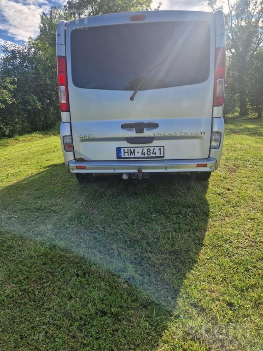 Pelēks Opel Vivaro 2010 Rīga, ar dzinēja tilpumu 2.50 L un nobraukumu 327 tūkst. km par 3550 €, foto 6 vietnē AUTOMOTO.COM.LV