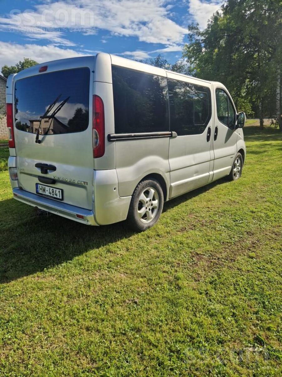 Pelēks Opel Vivaro 2010 Rīga, ar dzinēja tilpumu 2.50 L un nobraukumu 327 tūkst. km par 3550 €, foto 7 vietnē AUTOMOTO.COM.LV