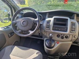 Pelēks Opel Vivaro 2010 Rīga, ar dzinēja tilpumu 2.50 L un nobraukumu 327 tūkst. km par 3550 €, foto 12 vietnē AUTOMOTO.COM.LV