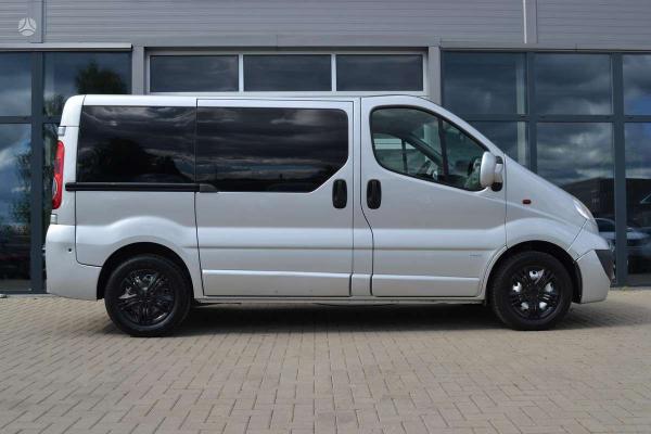 Pelēks Opel Vivaro 2010 Viļņa, ar dzinēja tilpumu 2.00 L un nobraukumu 228 tūkst. km par 8500 €, foto 5 vietnē AUTOMOTO.COM.LV