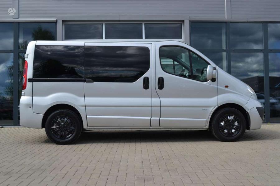 Grey Opel Vivaro 2010 in Vilnius, with an engine capacity of 2.00 L and mileage of 228 thousand km for 8500 €, photo 6 on AUTOMOTO.COM.LV