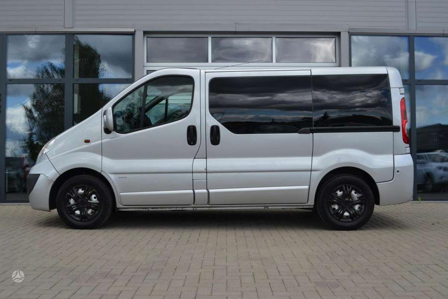 Grey Opel Vivaro 2010 in Vilnius, with an engine capacity of 2.00 L and mileage of 228 thousand km for 8500 €, photo 7 on AUTOMOTO.COM.LV