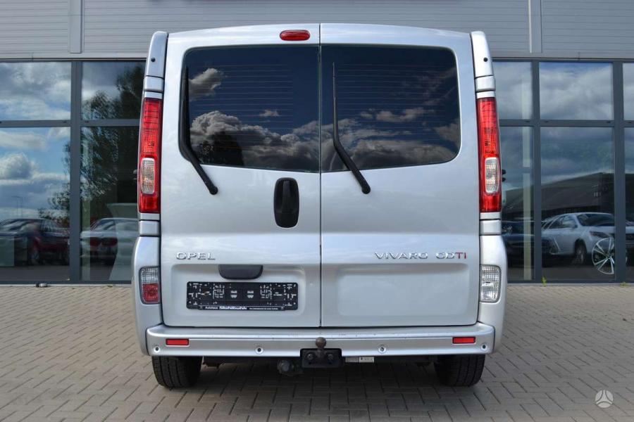 Grey Opel Vivaro 2010 in Vilnius, with an engine capacity of 2.00 L and mileage of 228 thousand km for 8500 €, photo 9 on AUTOMOTO.COM.LV