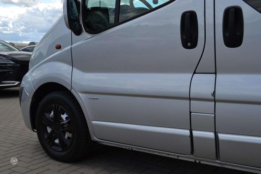 Grey Opel Vivaro 2010 in Vilnius, with an engine capacity of 2.00 L and mileage of 228 thousand km for 8500 €, photo 11 on AUTOMOTO.COM.LV