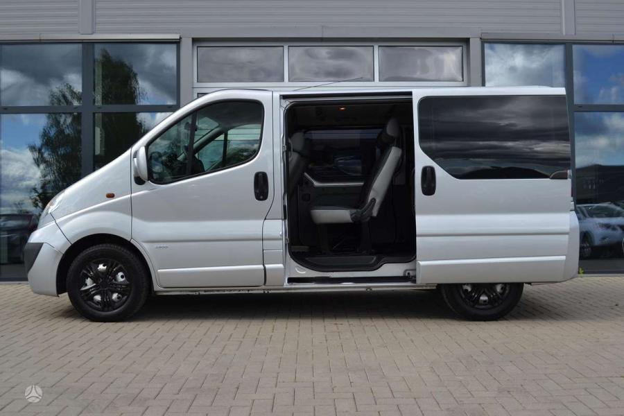 Grey Opel Vivaro 2010 in Vilnius, with an engine capacity of 2.00 L and mileage of 228 thousand km for 8500 €, photo 13 on AUTOMOTO.COM.LV