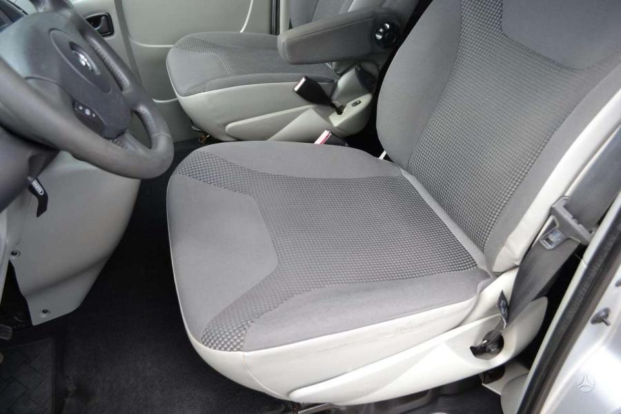 Grey Opel Vivaro 2010 in Vilnius, with an engine capacity of 2.00 L and mileage of 228 thousand km for 8500 €, photo 23 on AUTOMOTO.COM.LV