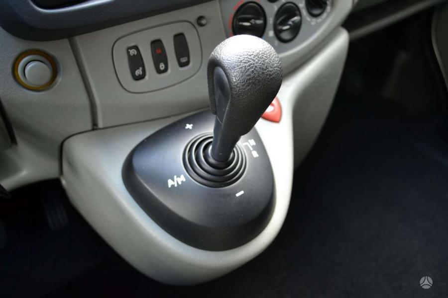 Grey Opel Vivaro 2010 in Vilnius, with an engine capacity of 2.00 L and mileage of 228 thousand km for 8500 €, photo 25 on AUTOMOTO.COM.LV