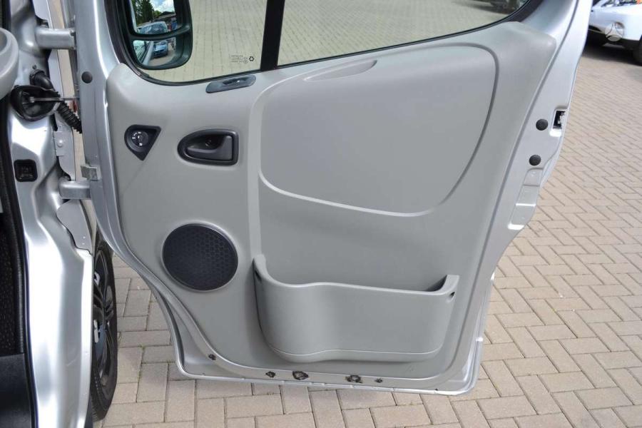 Grey Opel Vivaro 2010 in Vilnius, with an engine capacity of 2.00 L and mileage of 228 thousand km for 8500 €, photo 30 on AUTOMOTO.COM.LV