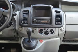 Grey Opel Vivaro 2010 in Vilnius, with an engine capacity of 2.00 L and mileage of 228 thousand km for 8500 €, photo 39 on AUTOMOTO.COM.LV
