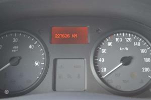 Grey Opel Vivaro 2010 in Vilnius, with an engine capacity of 2.00 L and mileage of 228 thousand km for 8500 €, photo 42 on AUTOMOTO.COM.LV