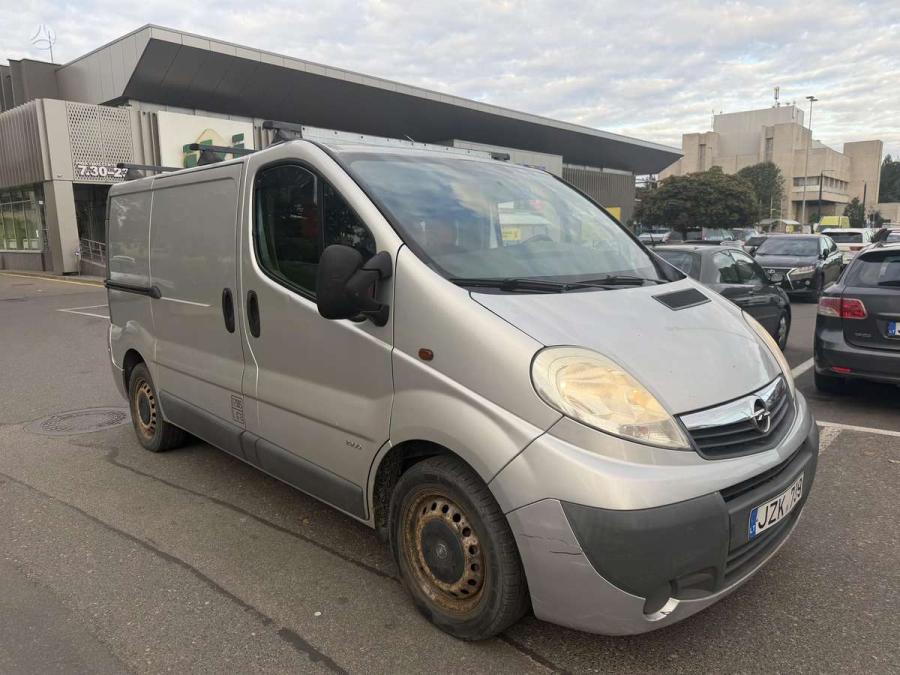 Pelēks Opel Vivaro 2010 Viļņa, ar dzinēja tilpumu 2.46 L un nobraukumu 281 tūkst. km par 1750 €, foto 4 vietnē AUTOMOTO.COM.LV