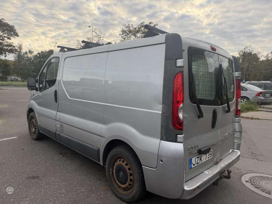 Pelēks Opel Vivaro 2010 Viļņa, ar dzinēja tilpumu 2.46 L un nobraukumu 281 tūkst. km par 1750 €, foto 6 vietnē AUTOMOTO.COM.LV