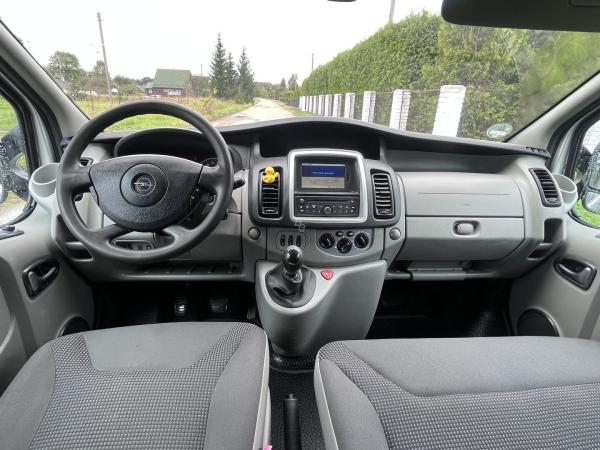 Grey Opel Vivaro 2010 in Vilnius, with an engine capacity of 2.50 L and mileage of 338 thousand km for 7199 €, photo 7 on AUTOMOTO.COM.LV