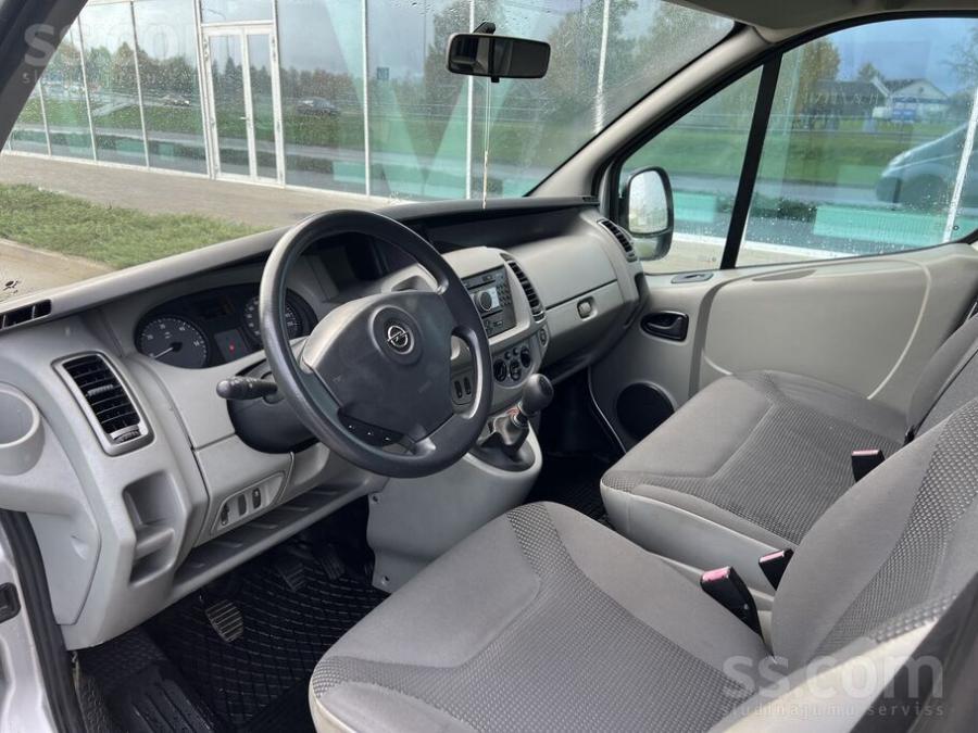 Grey Opel Vivaro 2010 in Rezekne, with an engine capacity of 2.50 L and mileage of 188 thousand km for 9790 €, photo 11 on AUTOMOTO.COM.LV
