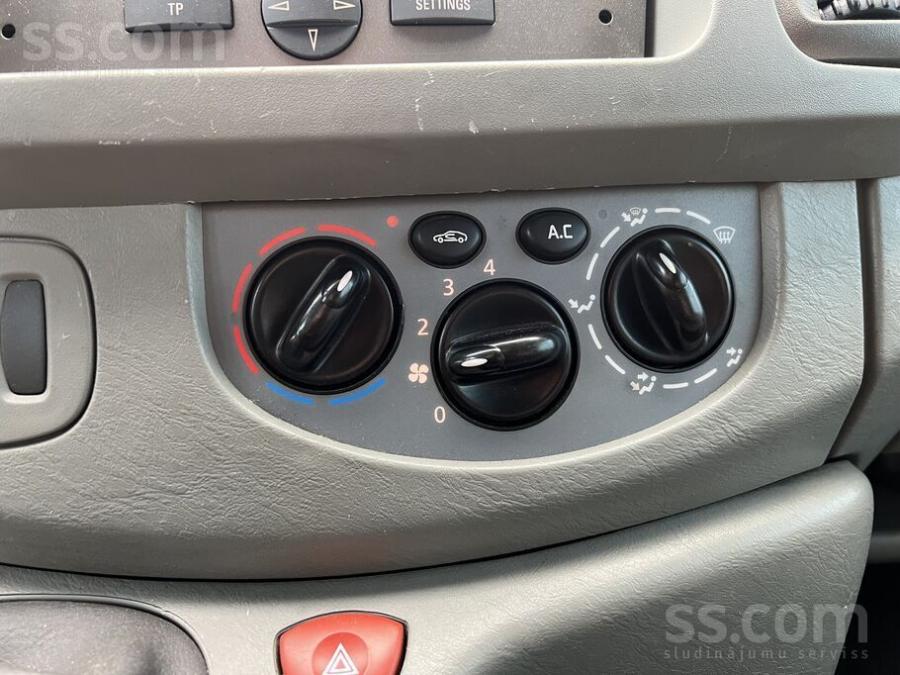 Grey Opel Vivaro 2010 in Rezekne, with an engine capacity of 2.50 L and mileage of 188 thousand km for 9790 €, photo 18 on AUTOMOTO.COM.LV