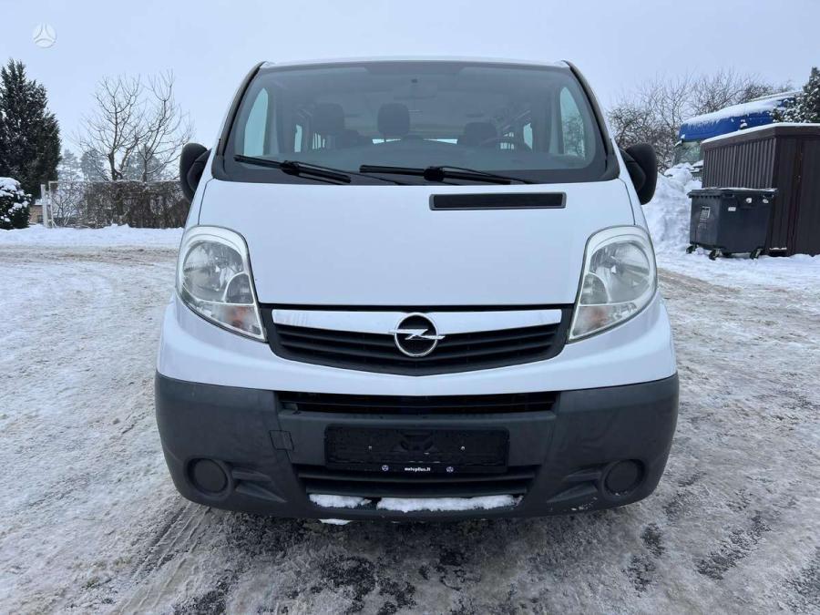 Grey Opel Vivaro 2011 in Vilnius, with an engine capacity of 2.46 L and mileage of 213 thousand km for 7500 €, photo 2 on AUTOMOTO.COM.LV