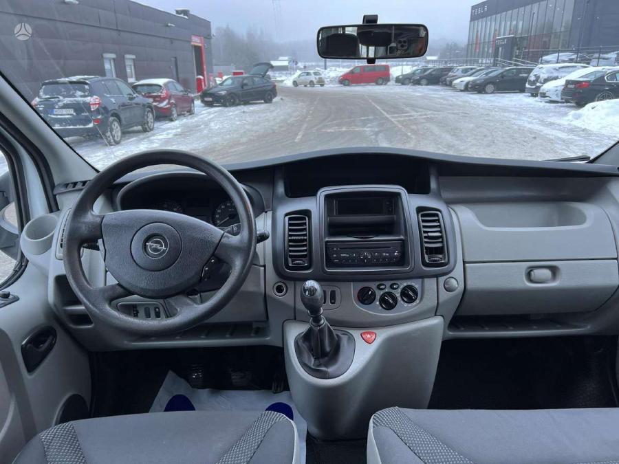 Grey Opel Vivaro 2011 in Vilnius, with an engine capacity of 2.46 L and mileage of 213 thousand km for 7500 €, photo 7 on AUTOMOTO.COM.LV
