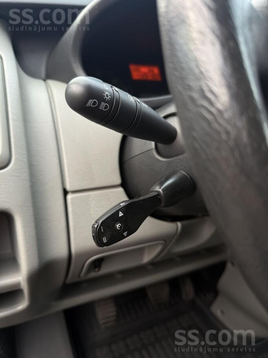 Pelēks Opel Vivaro 2011 Tallina, ar dzinēja tilpumu 2.00 L un nobraukumu 150 tūkst. km par 11900 €, foto 26 vietnē AUTOMOTO.COM.LV