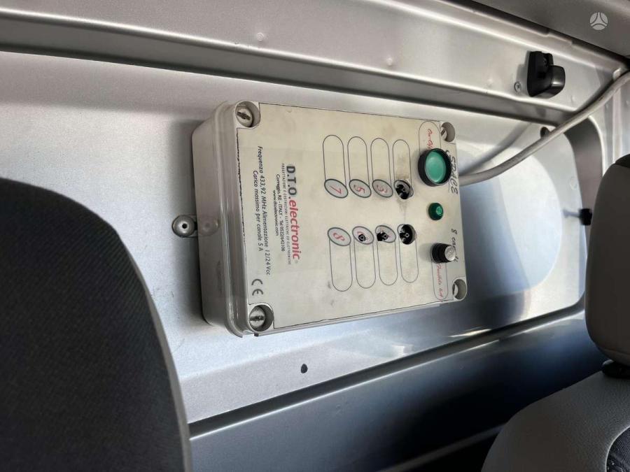Pelēks Opel Vivaro 2014 Klaipėda, ar dzinēja tilpumu 2.00 L un nobraukumu 265 tūkst. km par 7800 €, foto 7 vietnē AUTOMOTO.COM.LV