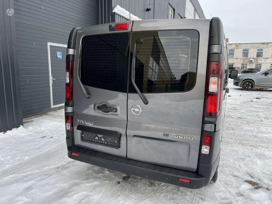 Grey Opel Vivaro 2015 in Alytus, with an engine capacity of 1.60 L and mileage of 274 thousand km for 9400 €, photo 6 on AUTOMOTO.COM.LV